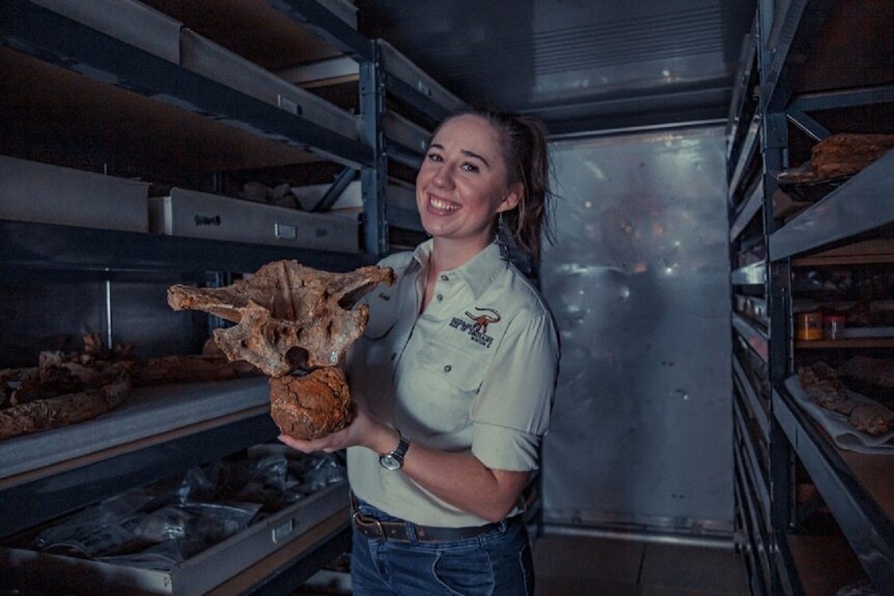 Zauropody to jedne z największych zwierząt w historii, ale ten jest ...