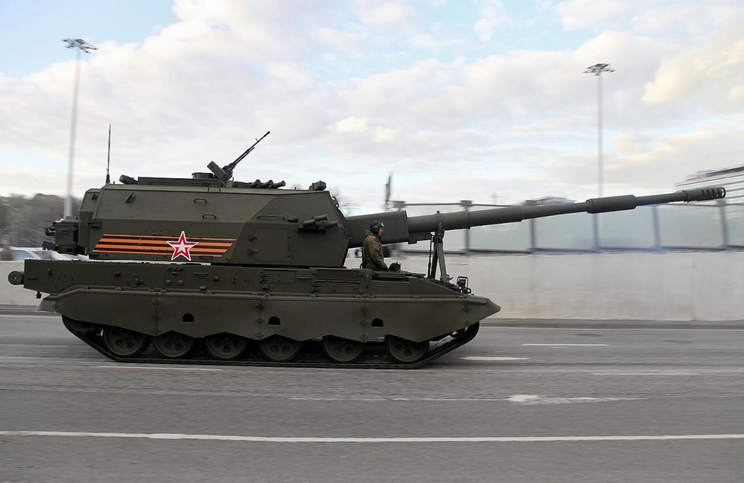 Oto 2S35 Koalicja-SW. To najnowsza rosyjska armatohaubica, która może wiele