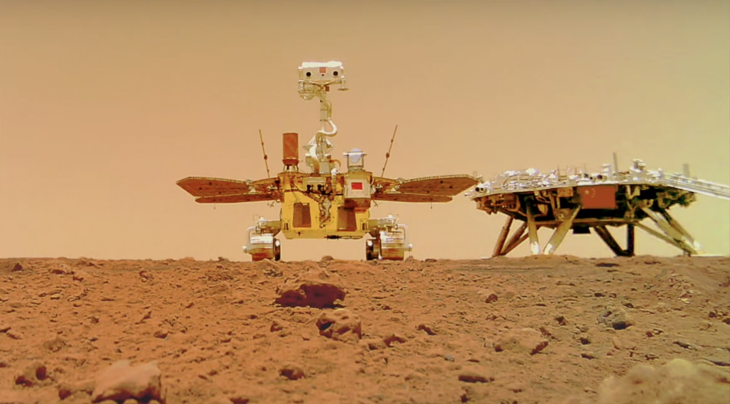 Mars do niedawna był bogaty w wodę. Co się z nią stało?