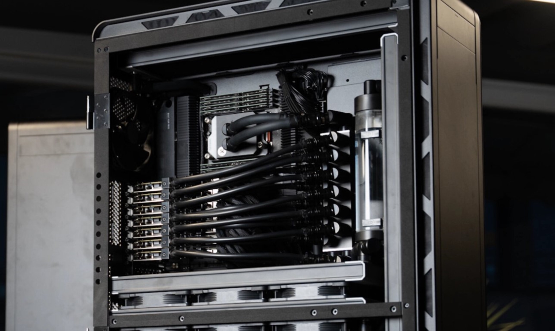 Twój PC się chowa. Do obsługi TEGO komputera potrzeba dwóch ...