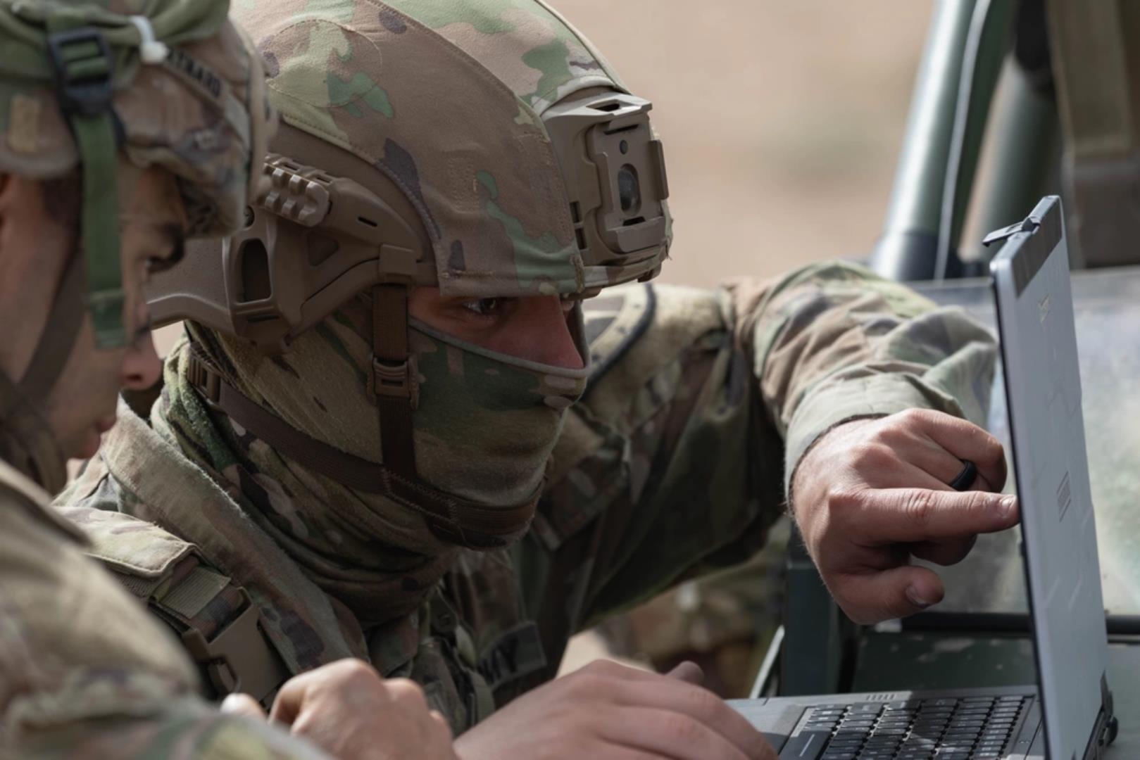 Kompaktowy dron bojowy Shpak jedzie na wojnę. Waży ledwie 2 kg, a może ...
