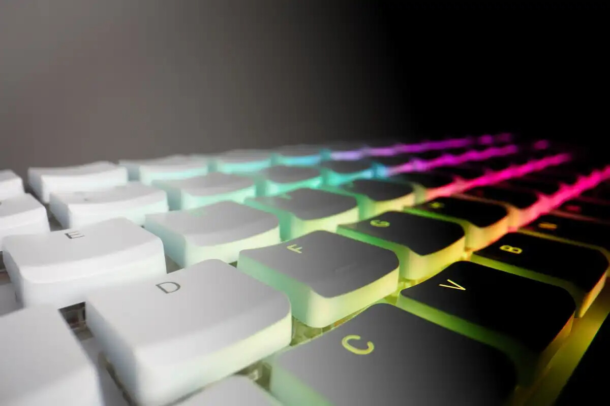 Raspberry Pi 500+. Komputer All-in-One z mechaniczną klawiaturą i 16 GB RAM