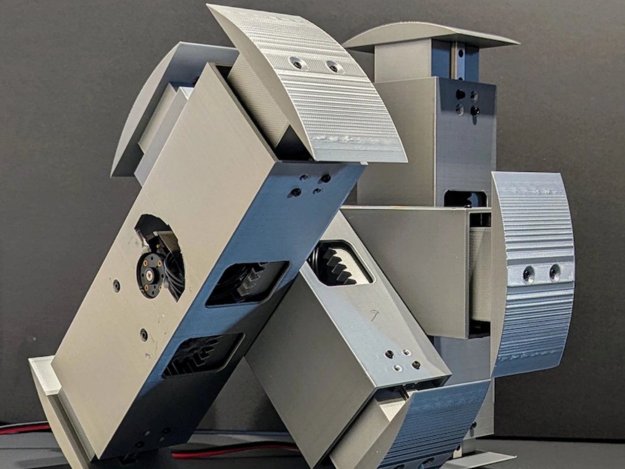 Robot z Interstellar stał się rzeczywistością. Dwóch inżynierów ...